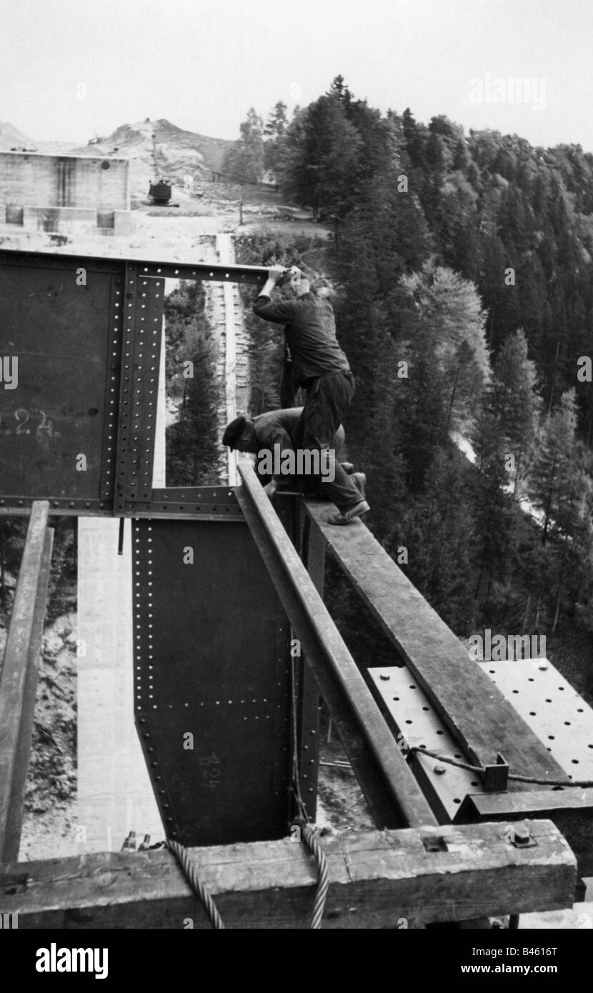 Autobahn construction hi-res stock photography and images - Alamy