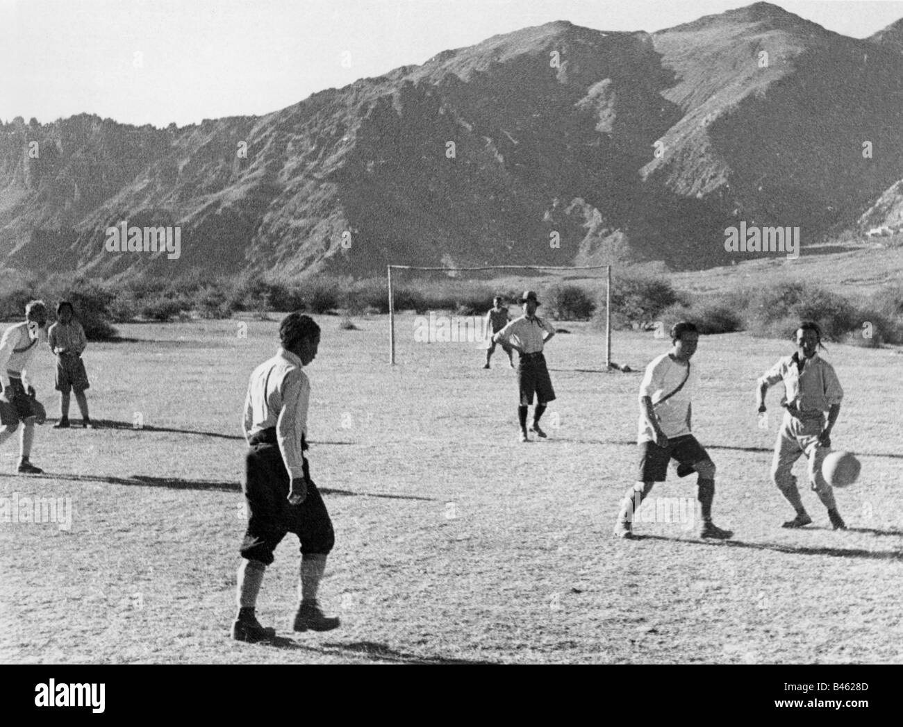 Football 1950's hi-res stock photography and images - Alamy