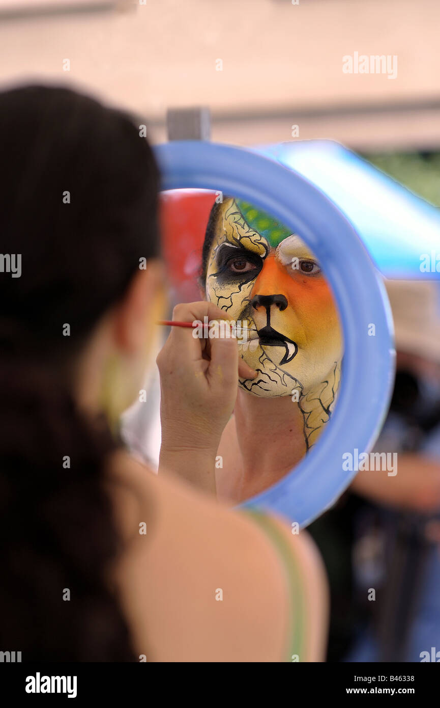face painting artist at work Stock Photo - Alamy