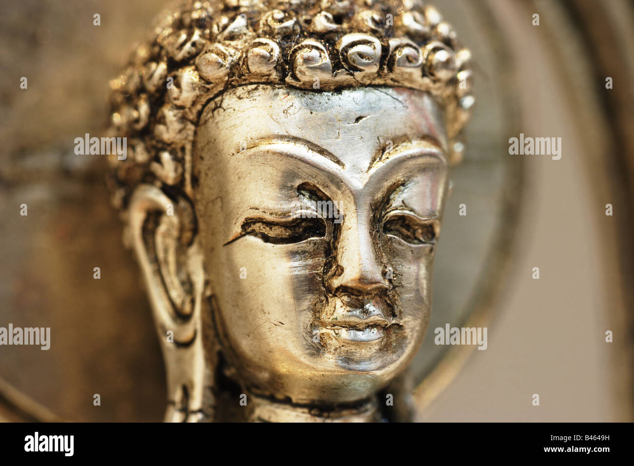 Silver statue buddha hi-res stock photography and images - Alamy