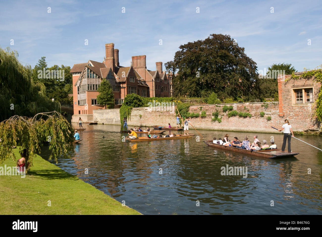 Punting on River Cam, Cambridge Cambs GB UK Stock Photo - Alamy