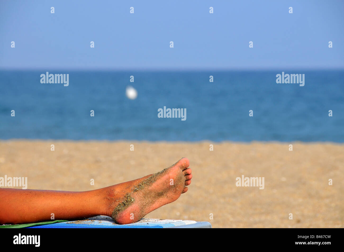 woman leg on the beach Stock Photo - Alamy