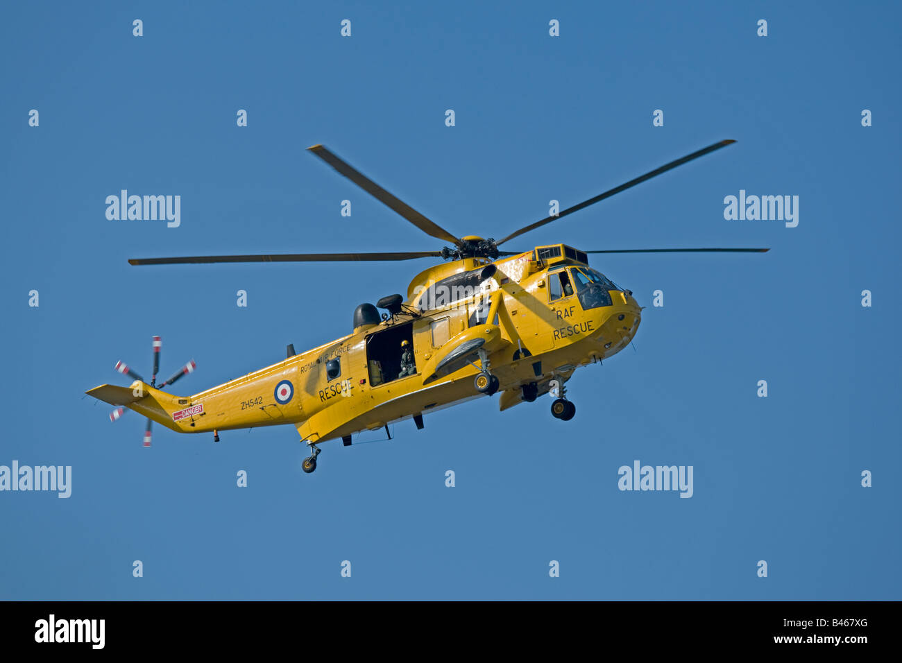 Blue and yellow helicopter hi-res stock photography and images - Alamy
