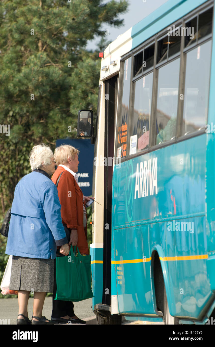 Oap Bus Uk High Resolution Stock Photography and Images - Alamy