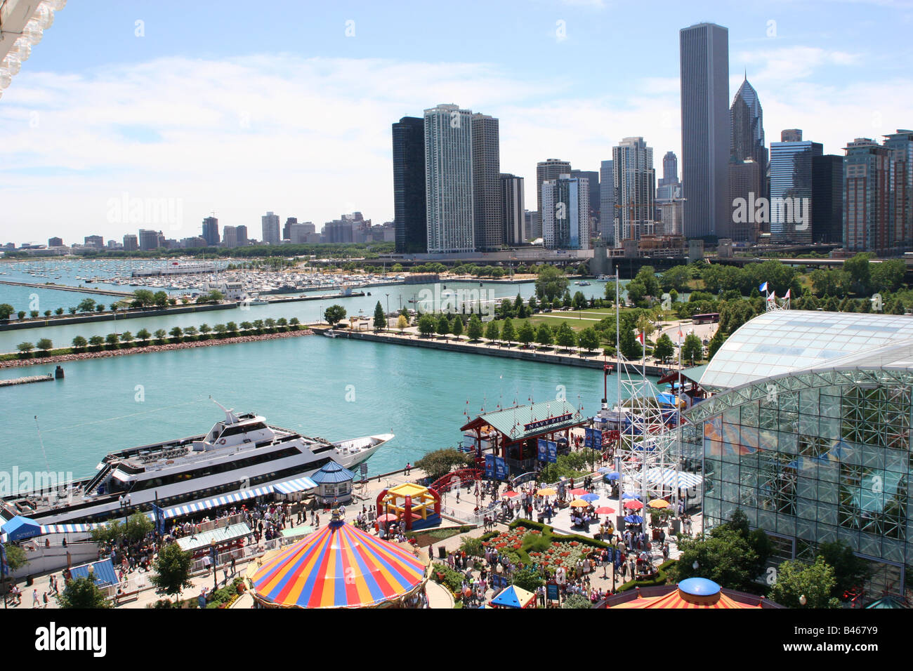 Chicago skyline from ferris wheel navy pier hi-res stock photography ...