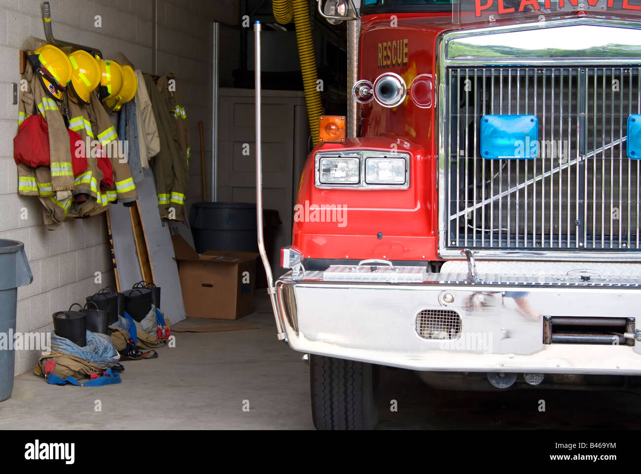 Fire truck garage door hi-res stock photography and images - Alamy