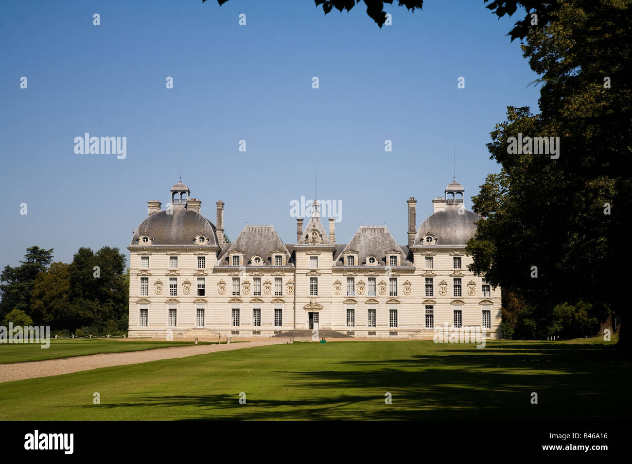 Classical french castle hi-res stock photography and images - Alamy
