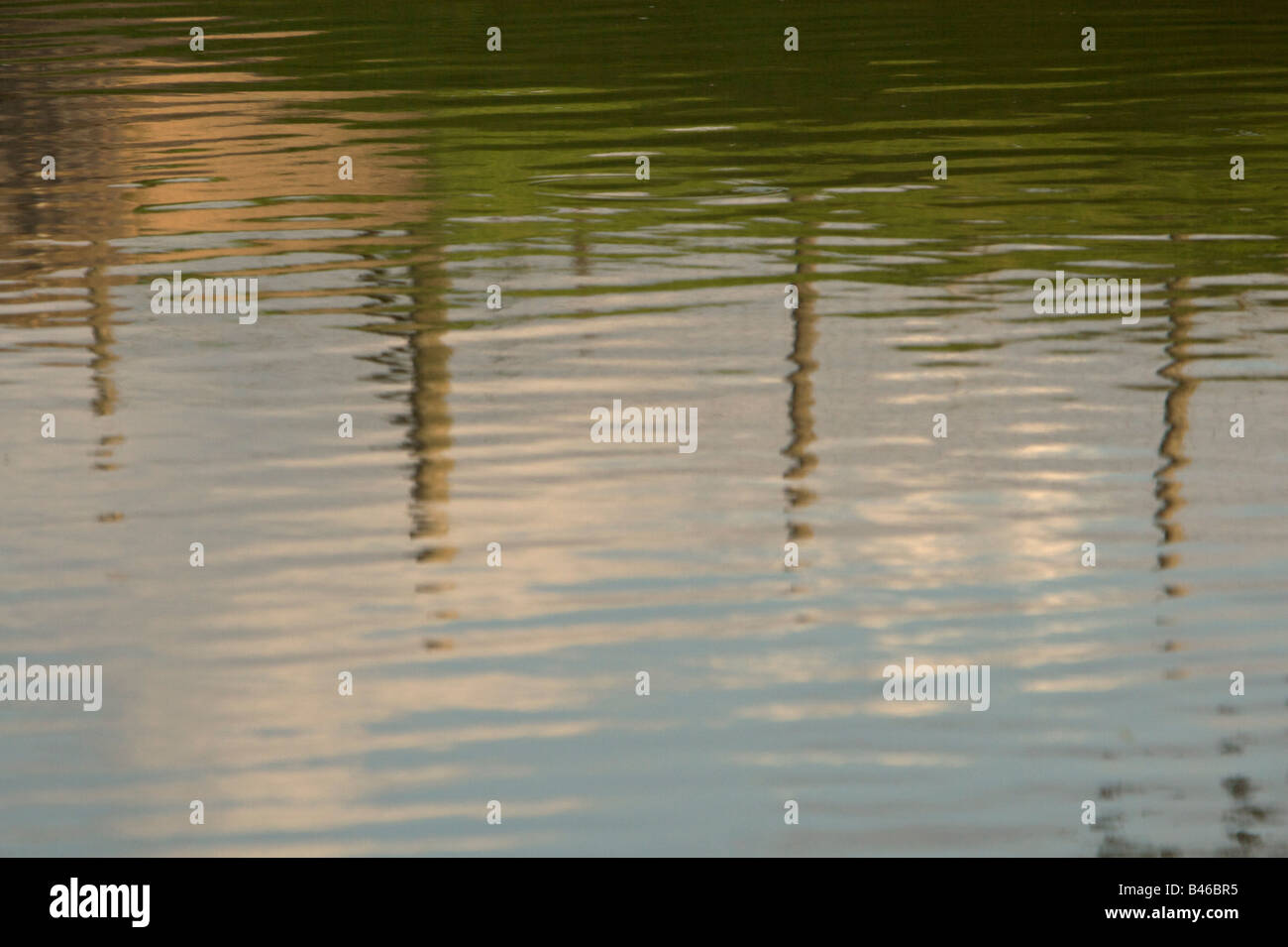 Reflection ripples hi-res stock photography and images - Alamy
