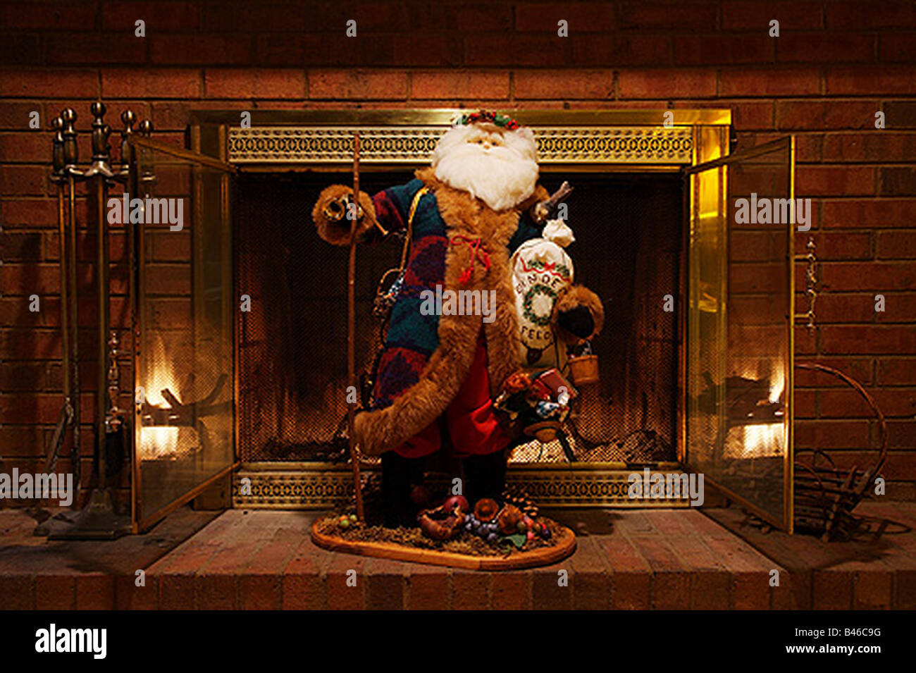 Santa claus in front fireplace hi-res stock photography and images - Alamy