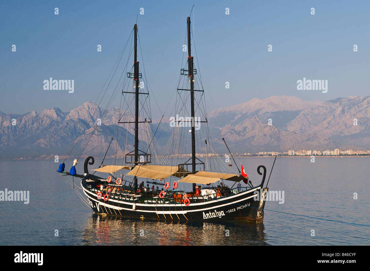 The sailing boat hi-res stock photography and images - Alamy