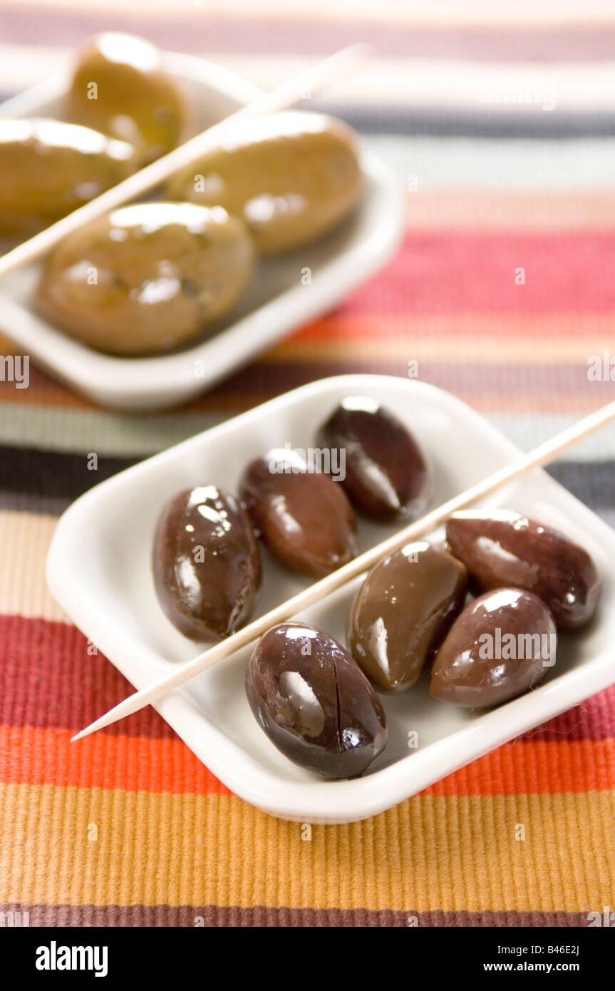 a selection of fresh black and green olives Stock Photo - Alamy