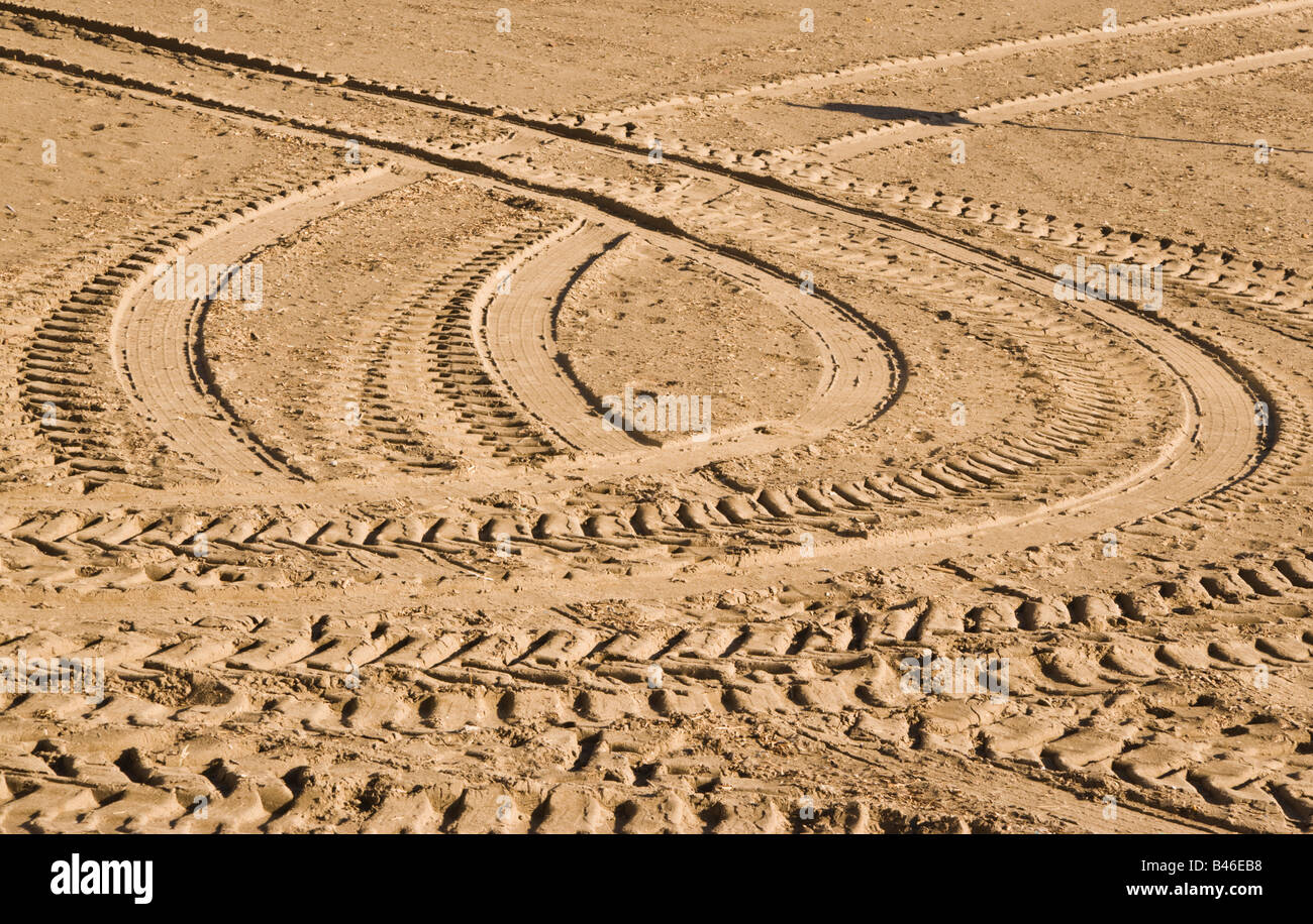 Circular tyre marks hi-res stock photography and images - Alamy