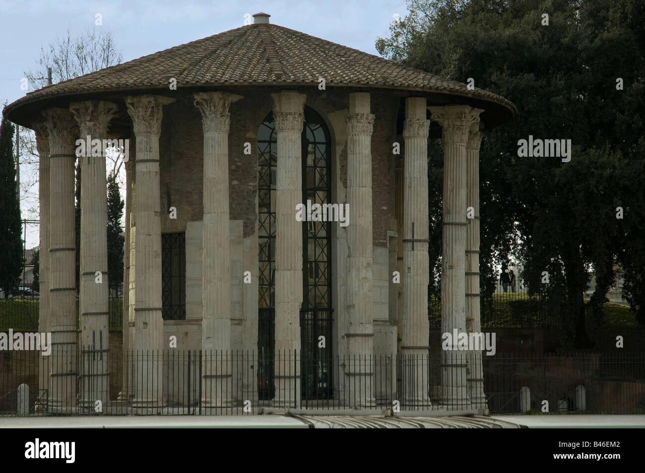 Roman circular temple hi-res stock photography and images - Alamy