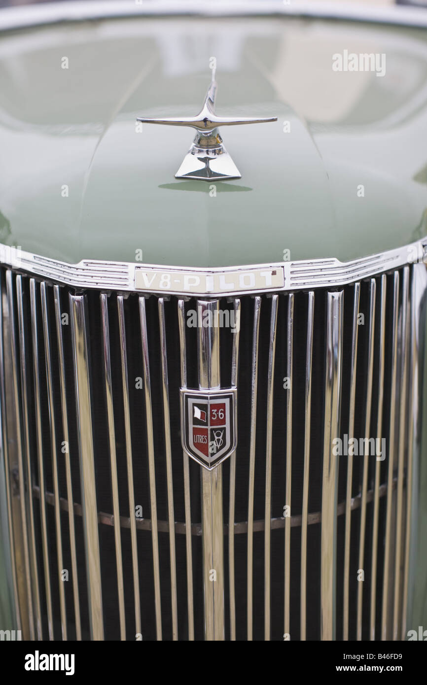 Pilot V 8 Bonnet Badge Stock Photo - Alamy