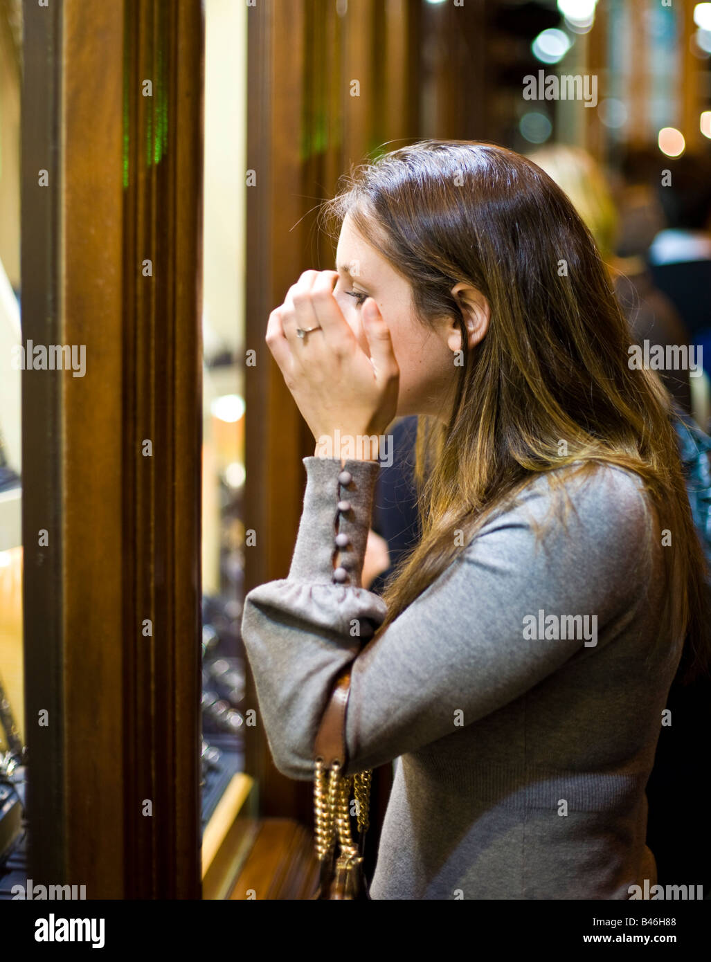 Window of a store hi-res stock photography and images - Alamy