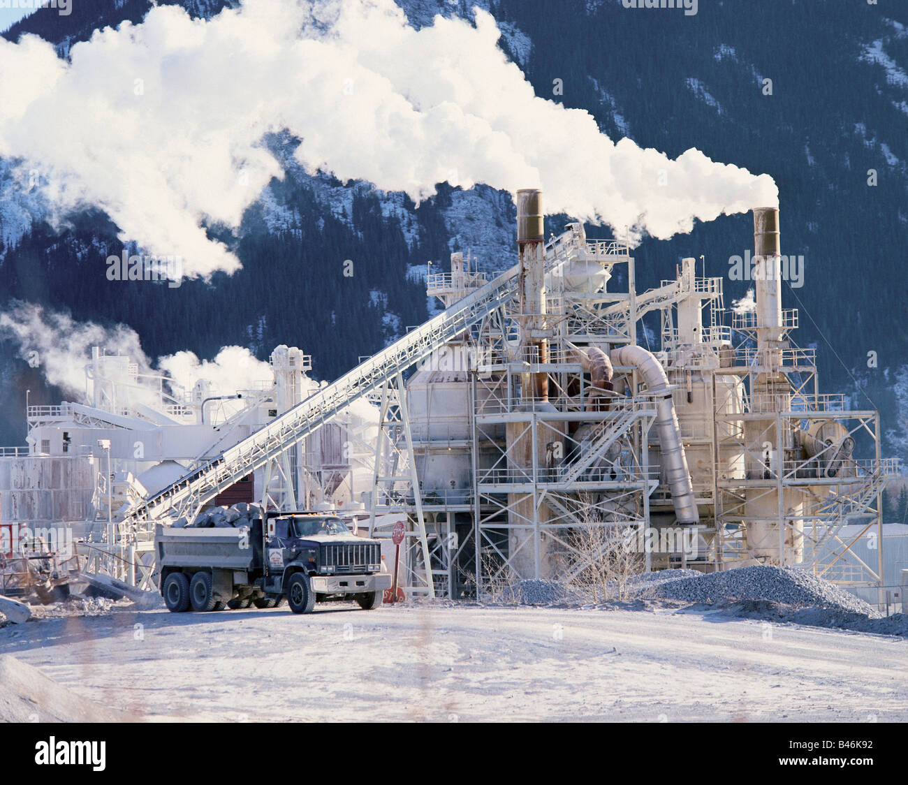 Canada mining industry pollution hi-res stock photography and images ...