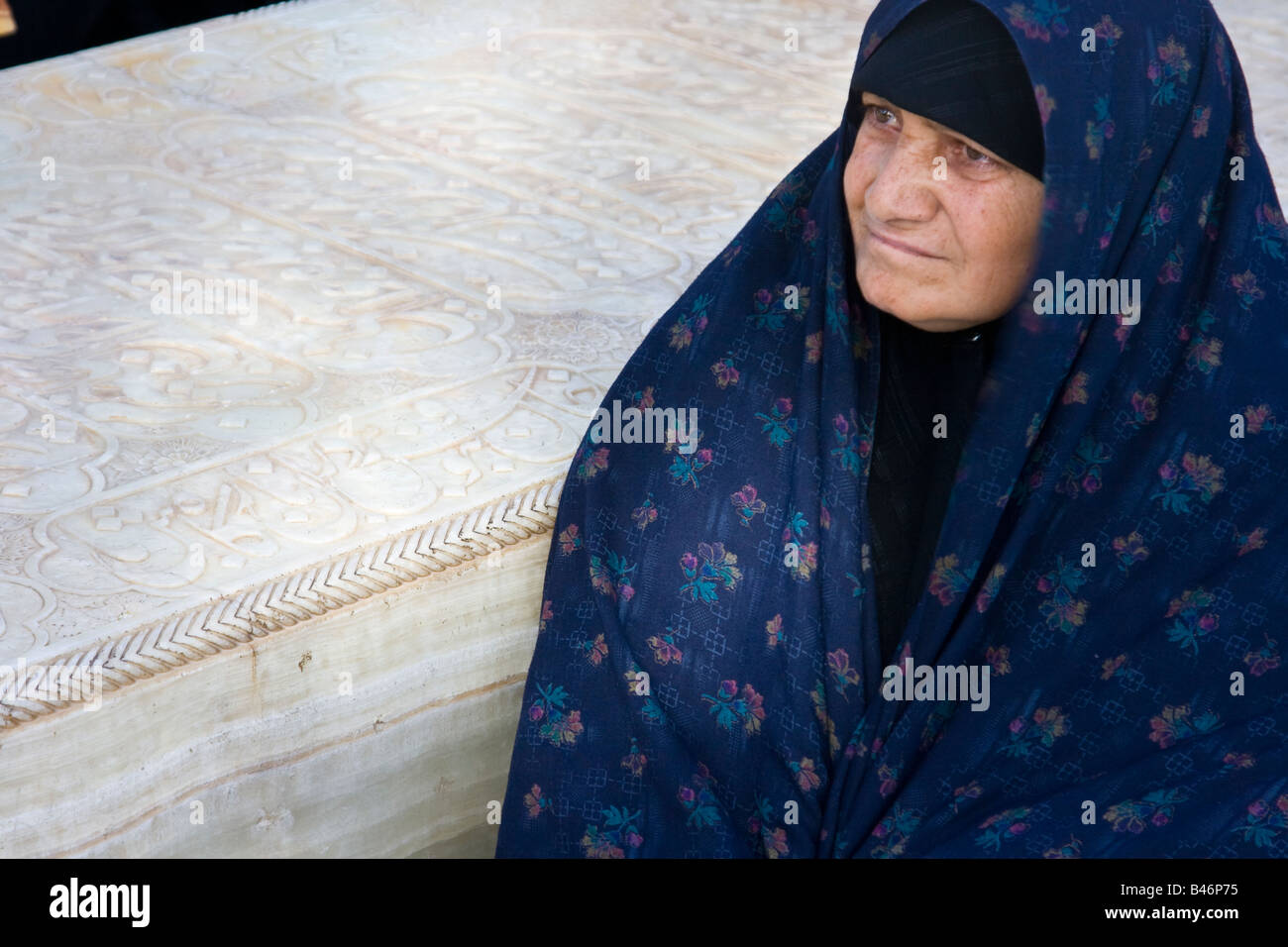 Shiraz iran woman cover hi-res stock photography and images - Alamy