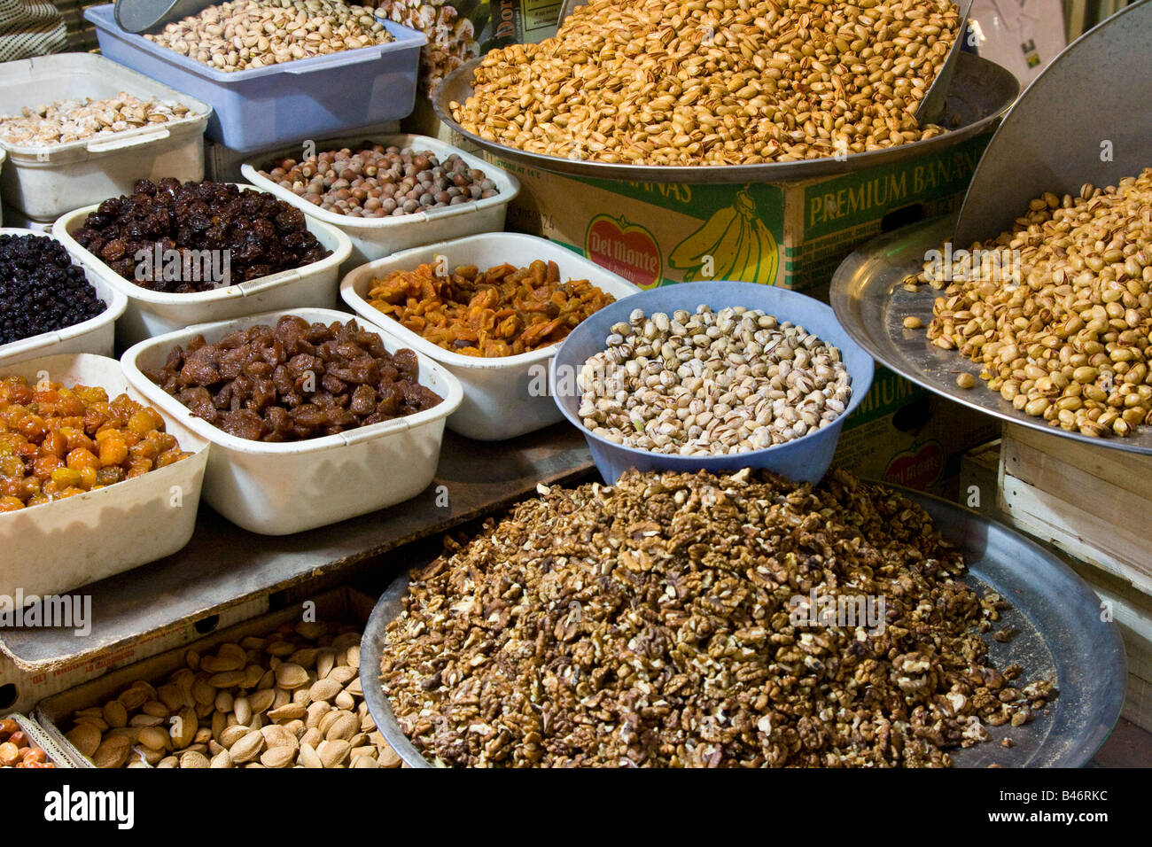 Dried Fruit and Nut Vendor in Bazaar e Bozorg in Esfahan Iran Stock ...