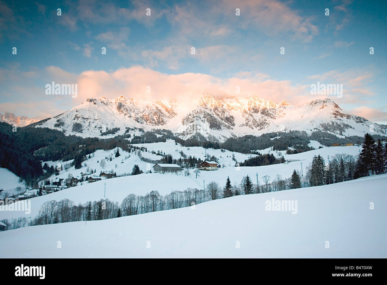 Mountain scene hi-res stock photography and images - Alamy