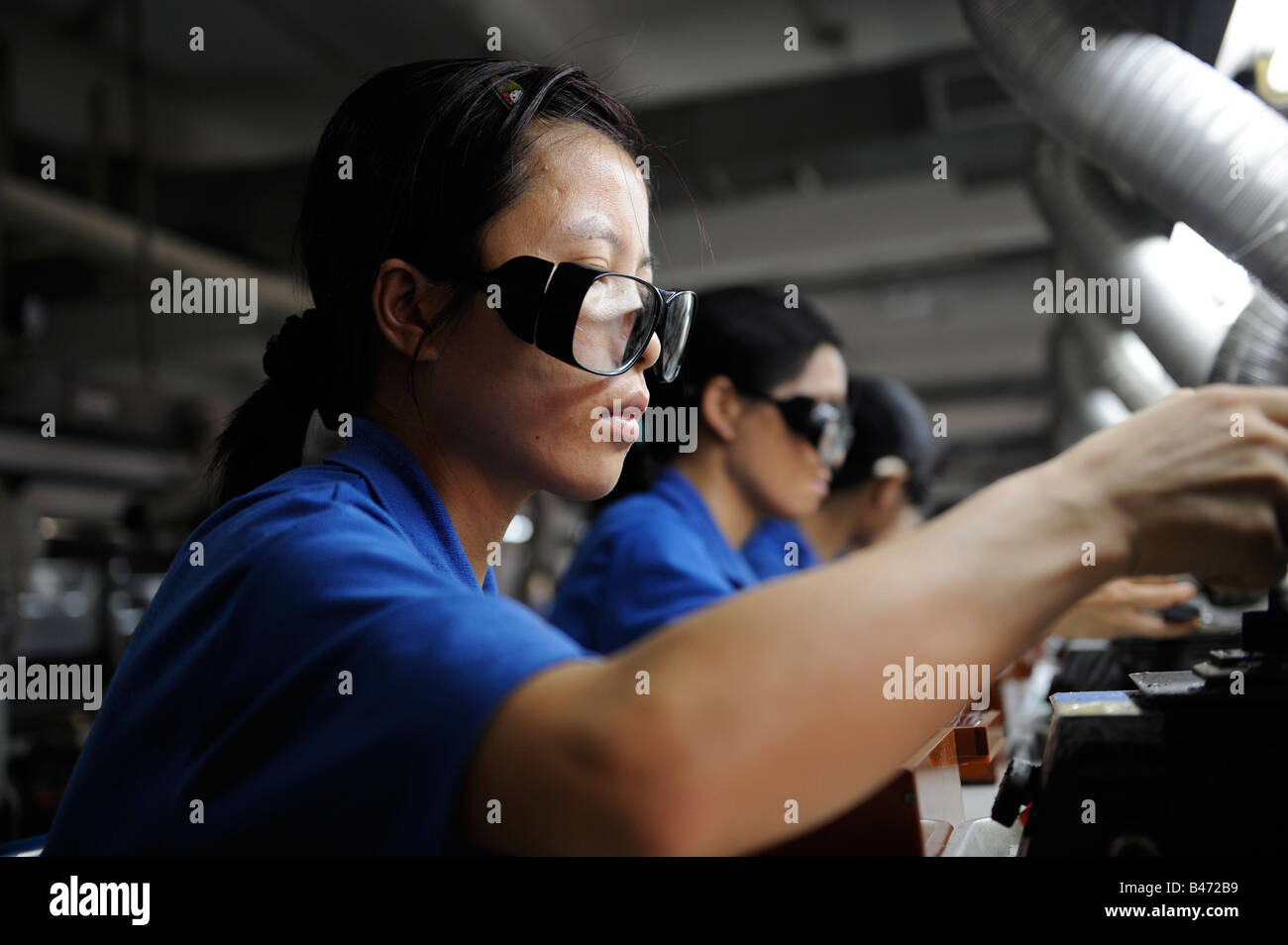 Chinese women workers in plant hi-res stock photography and images - Alamy