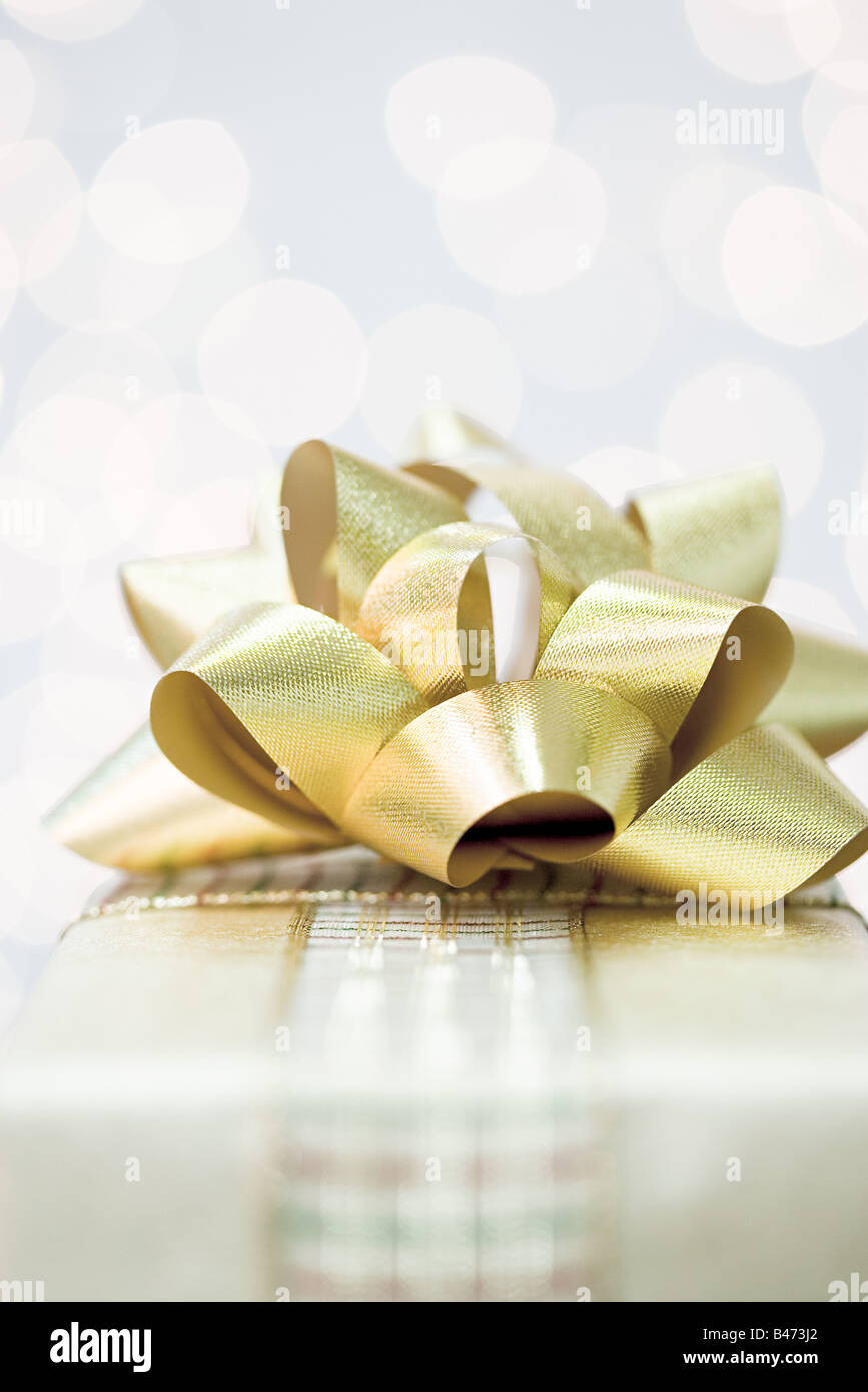 Bow on a christmas present Stock Photo - Alamy