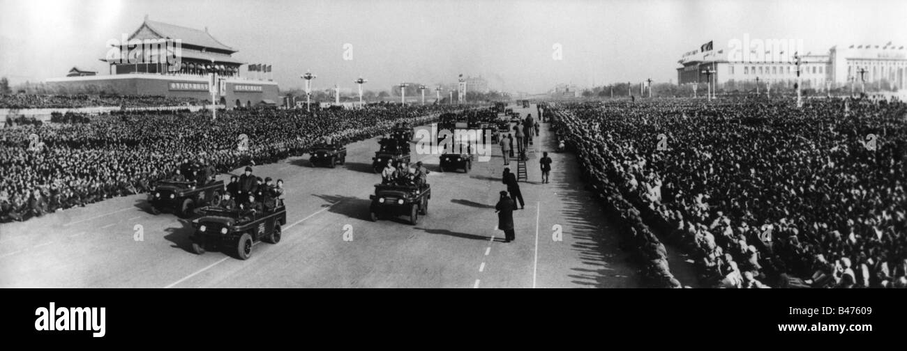 geography / travel, China, politics, Mao Zedong on the head of a convoy ...
