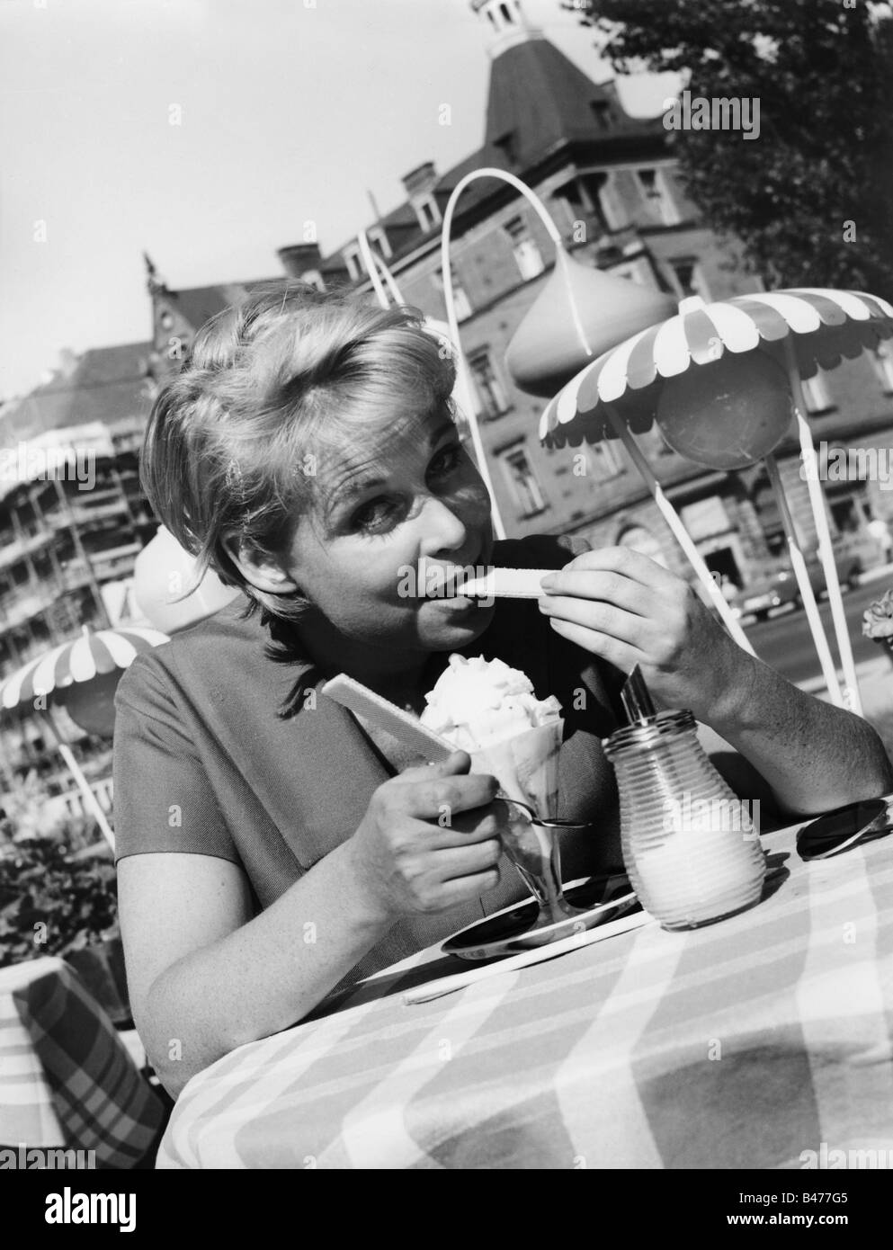 German people eat Black and White Stock Photos & Images - Alamy