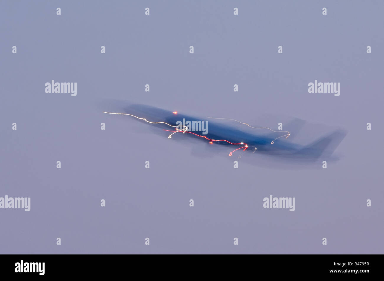 Airplane slow hi-res stock photography and images - Alamy