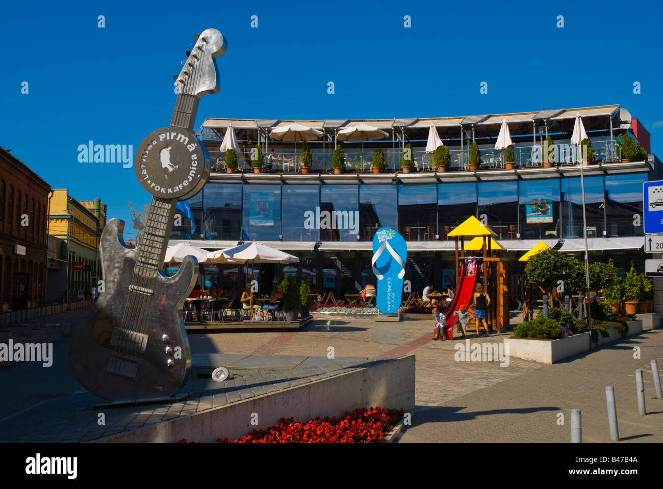 Guitar center exterior hi-res stock photography and images - Alamy