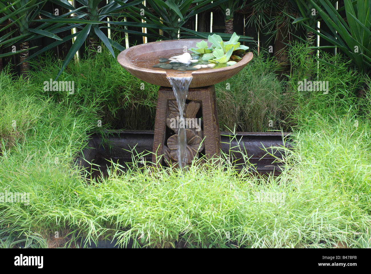 Decorative water basin hi-res stock photography and images - Alamy