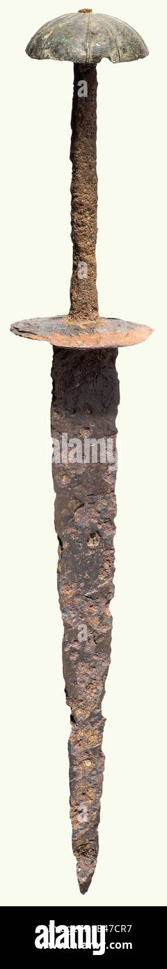 A German or French roundel dagger, circa 1350. Heavy triangular ...