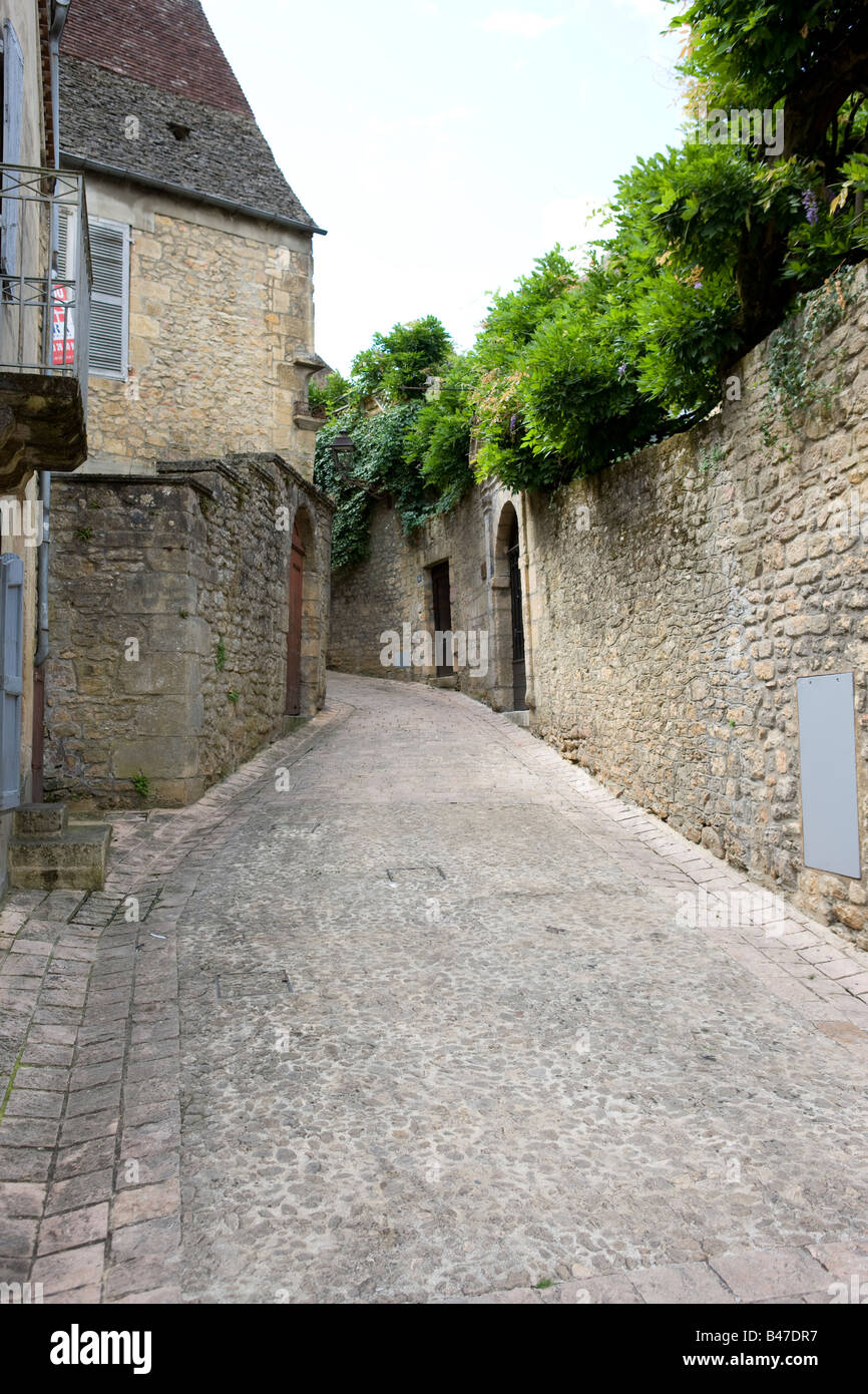 Pretty french street hi-res stock photography and images - Alamy