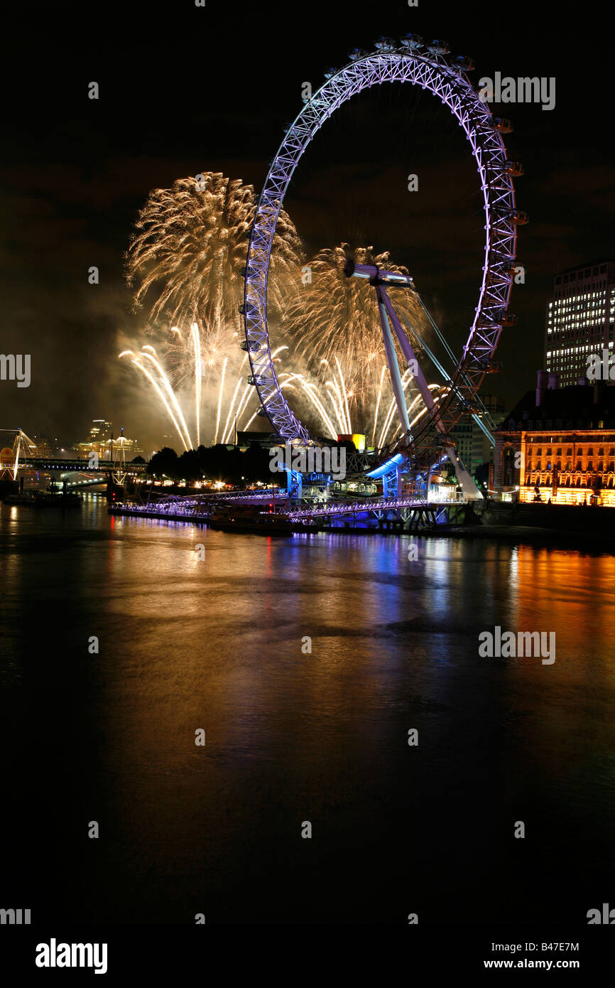 London eye fireworks hi-res stock photography and images - Alamy