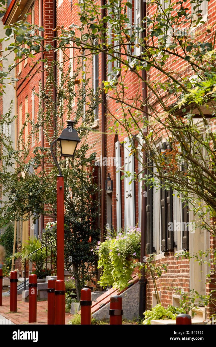 Historic Elfreth Alley oldest residential street in USA Philadelphia ...