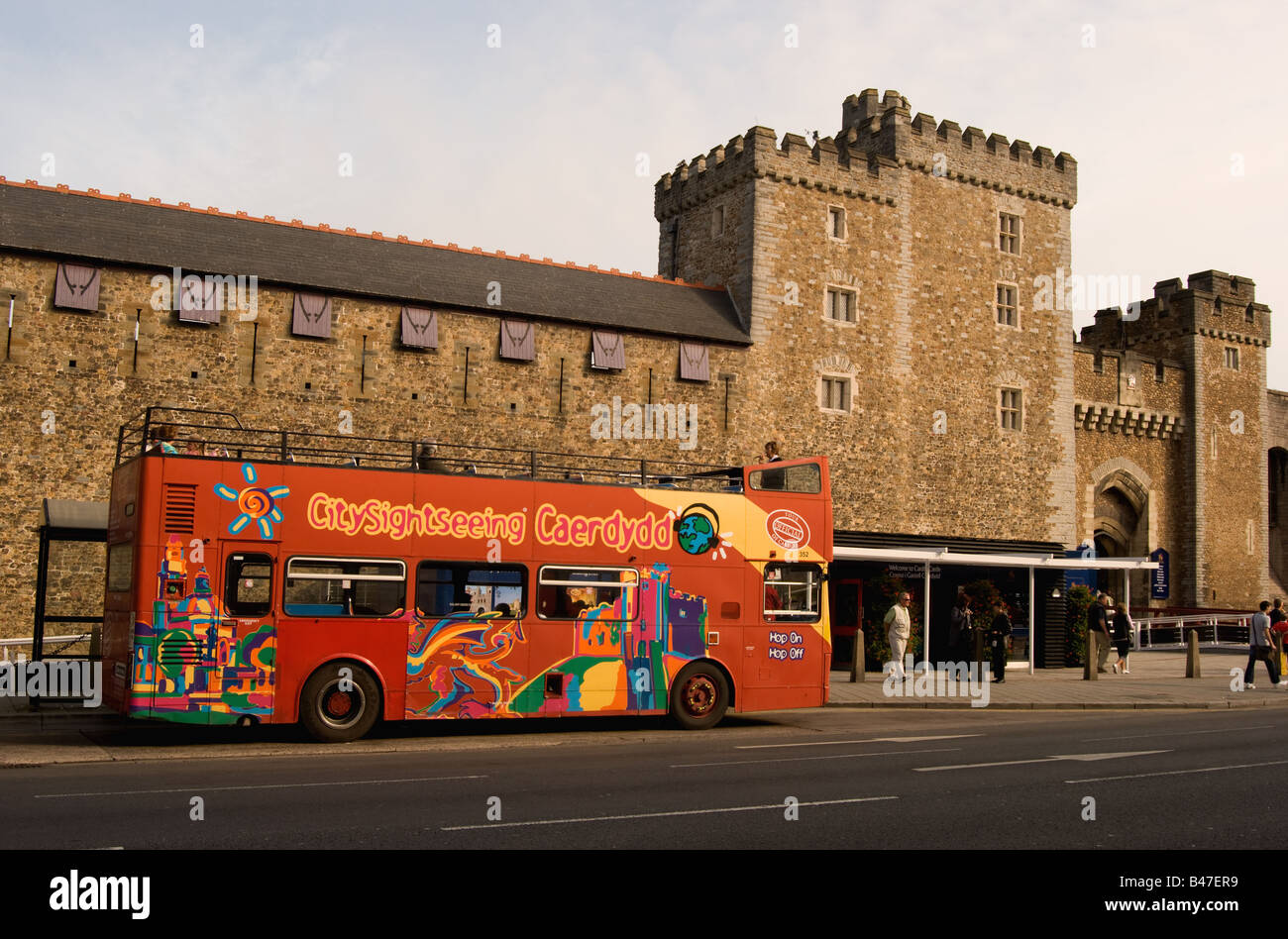 Cardiff bus hi-res stock photography and images - Alamy