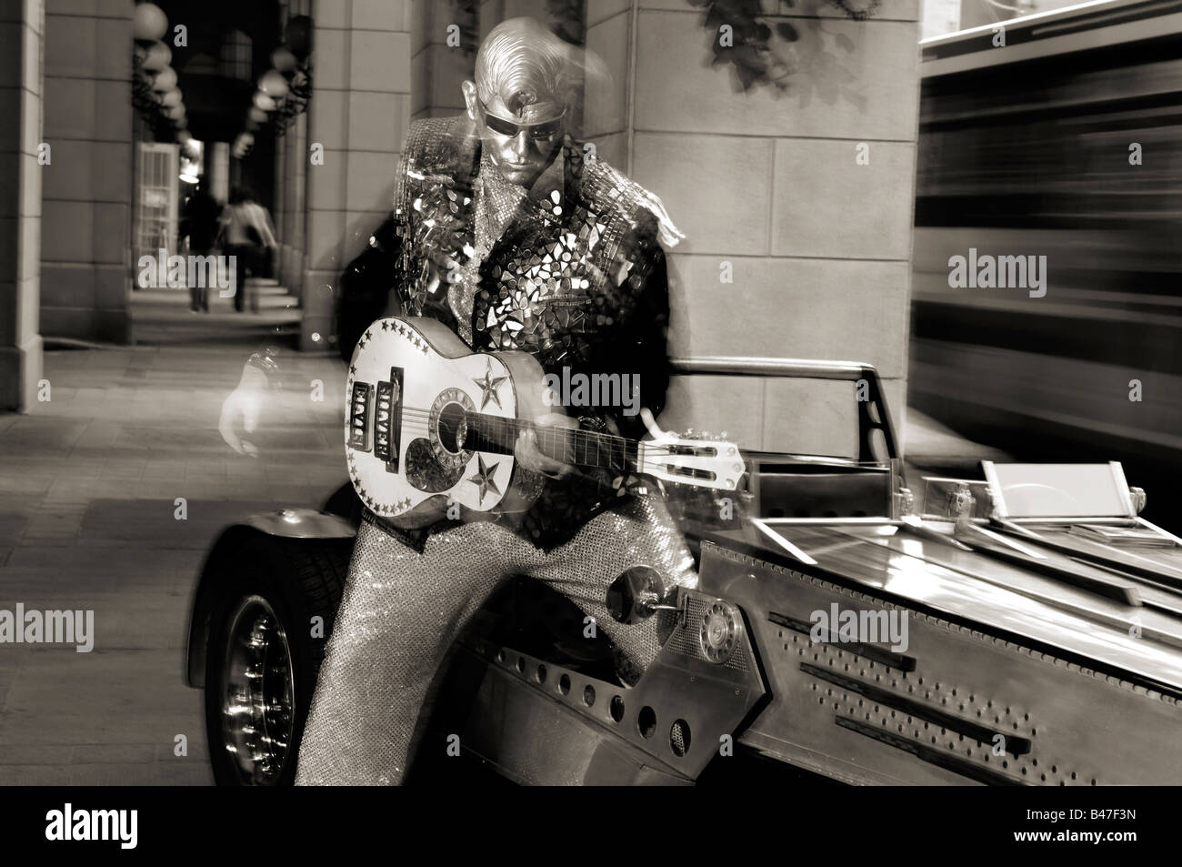 Elvis guitar black and white hi-res stock photography and images - Alamy