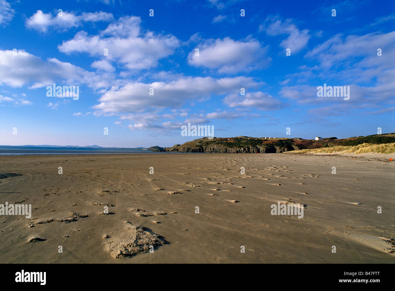 Morfa Bychan View to Criccieth Beach Sand blowing Houses on cliff top ...