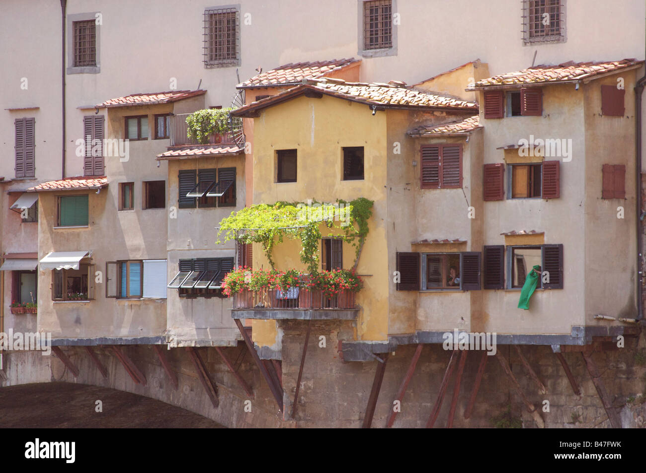 Houses on the Ponte Vecchio Bridge, Florence, Tuscany, Italy Stock ...