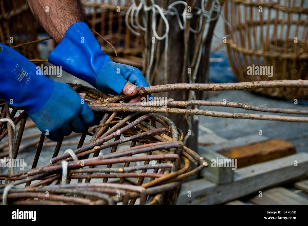 Traditional weaving method hi-res stock photography and images - Alamy