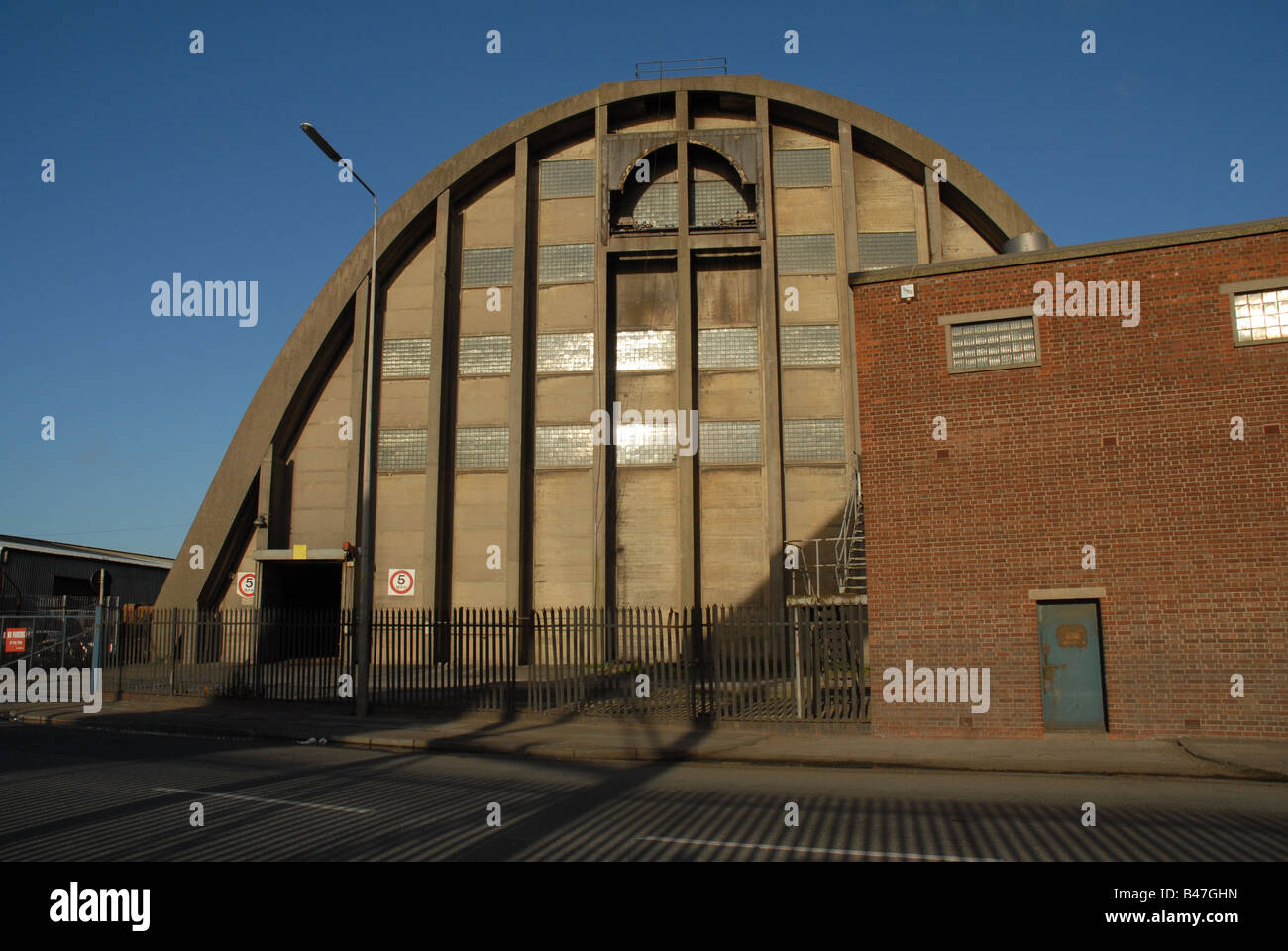 A grain storage warehouse by the River Mersey Stock Photo - Alamy