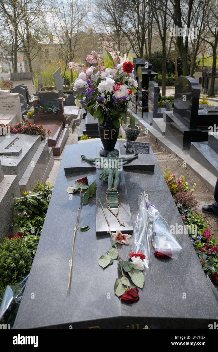 Grave of Edith Piaf, Pére Lachaise cemetery, Paris Stock Photo - Alamy