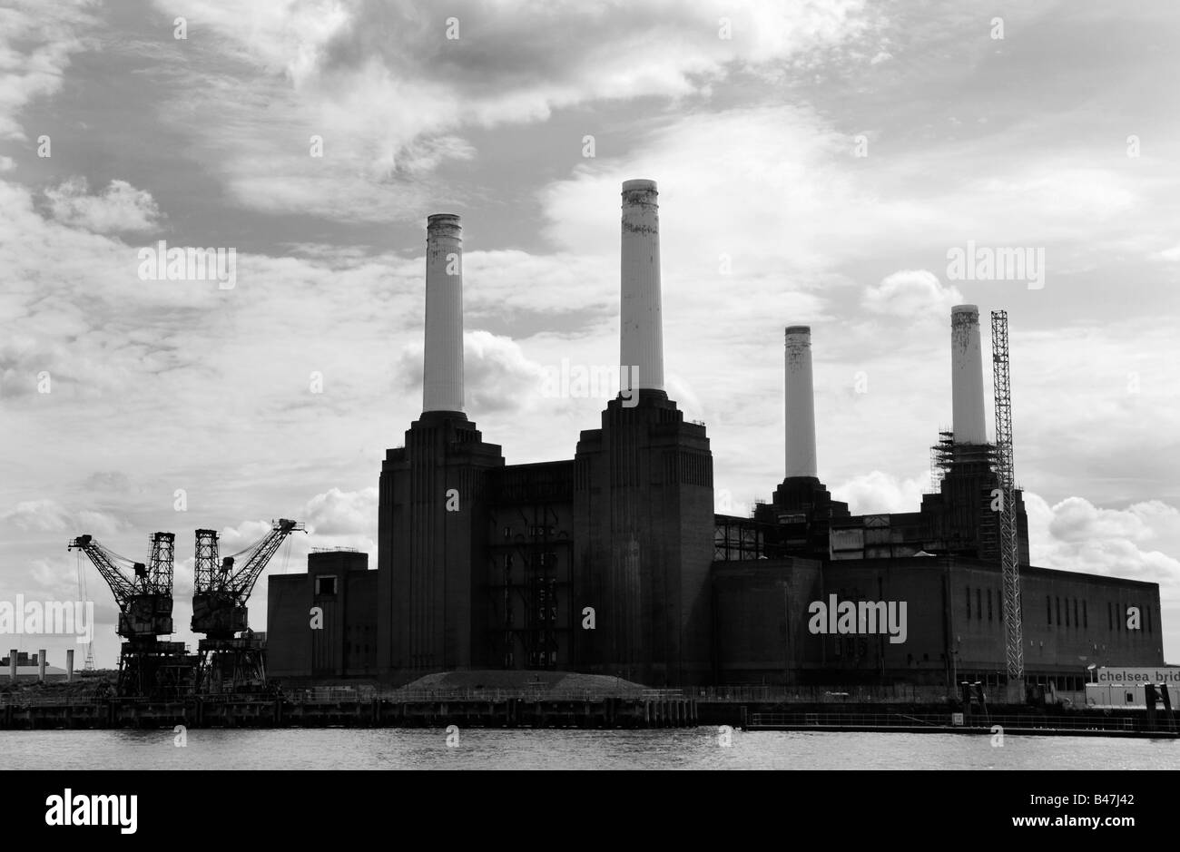 Battersea power station london uk hi-res stock photography and images ...
