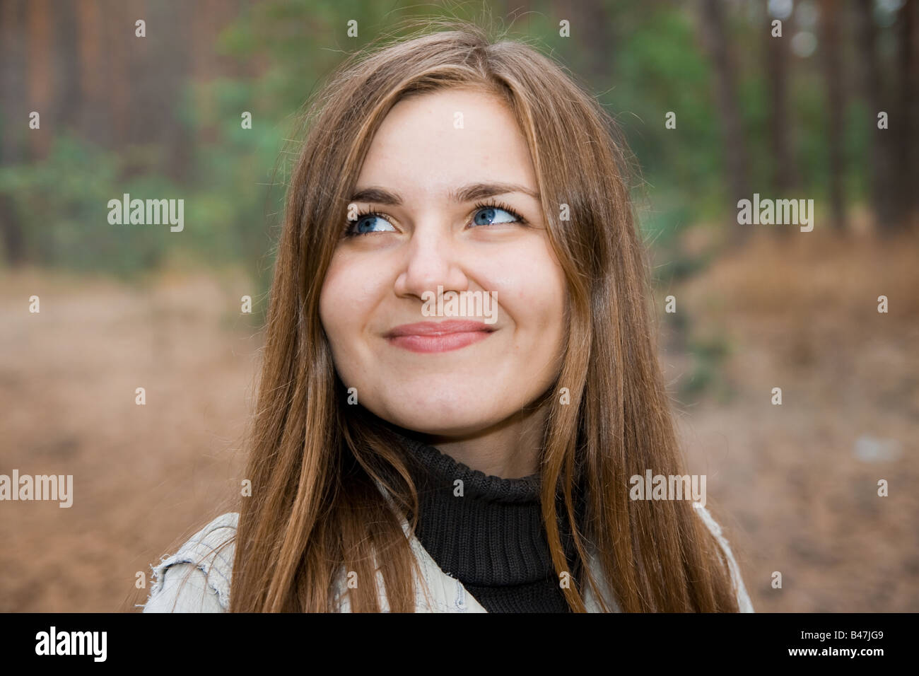 beautiful girl looking aside Stock Photo - Alamy