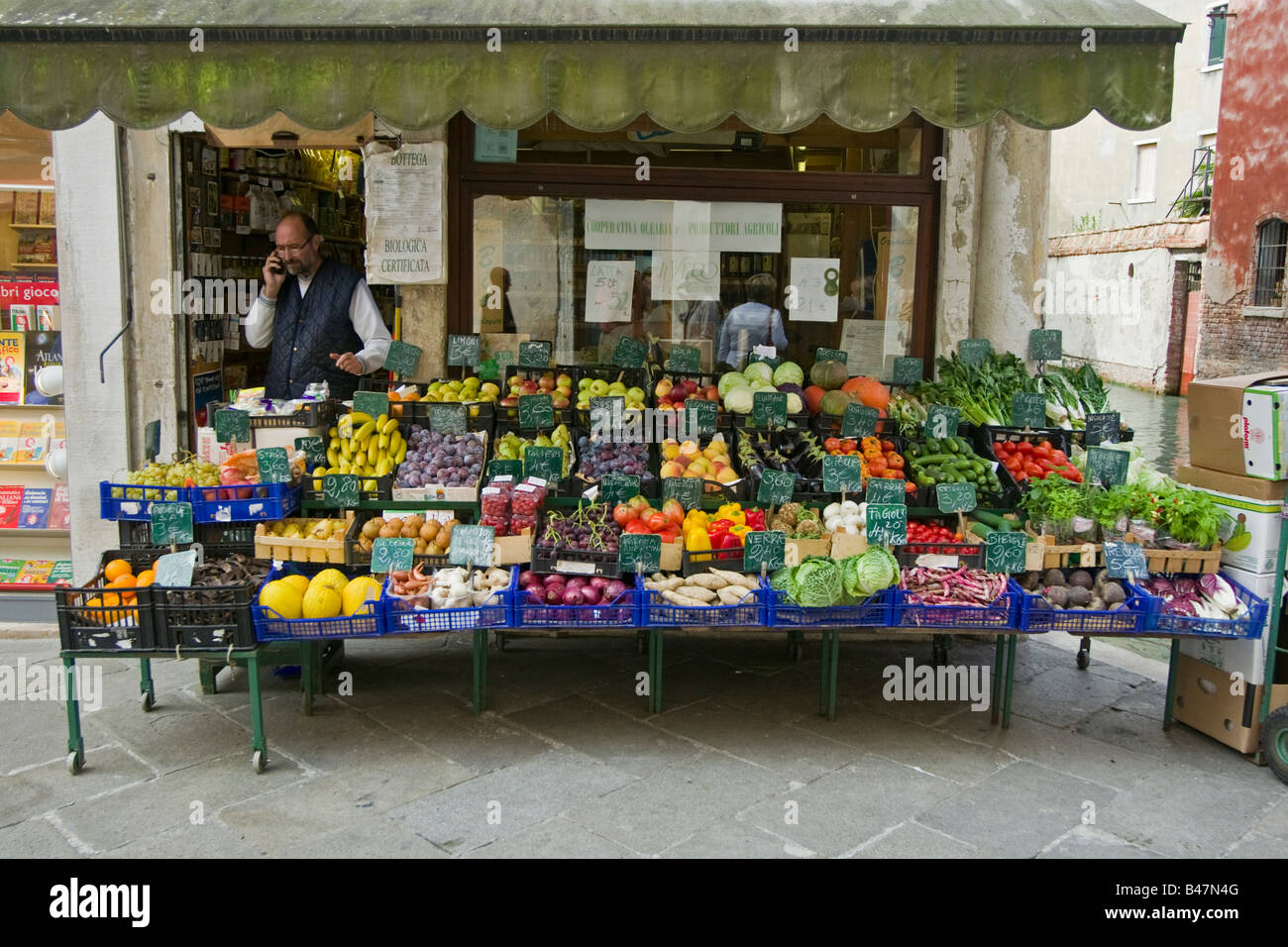 Italy stand hi-res stock photography and images - Alamy