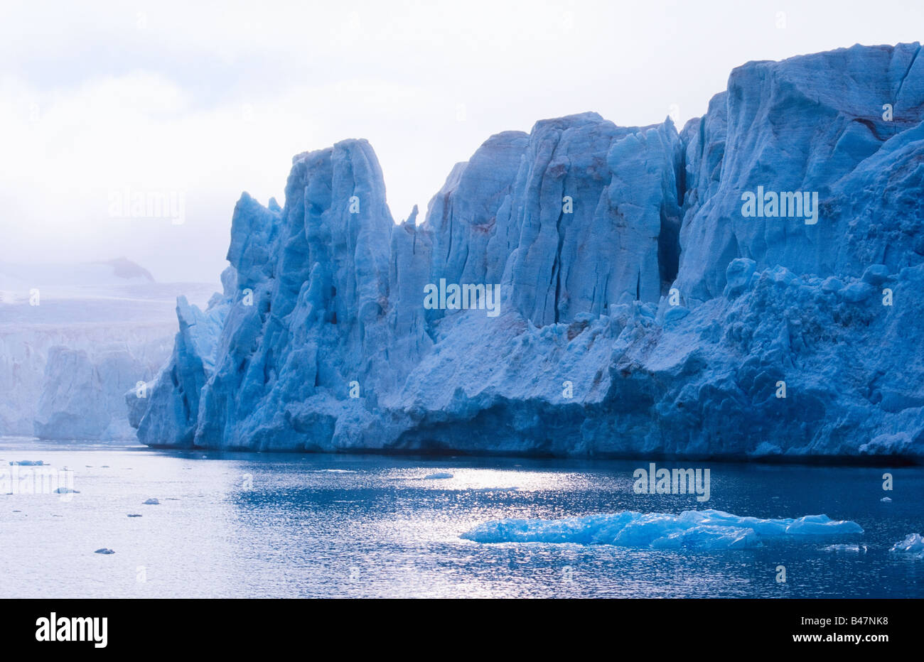 Wall of glacier hi-res stock photography and images - Alamy