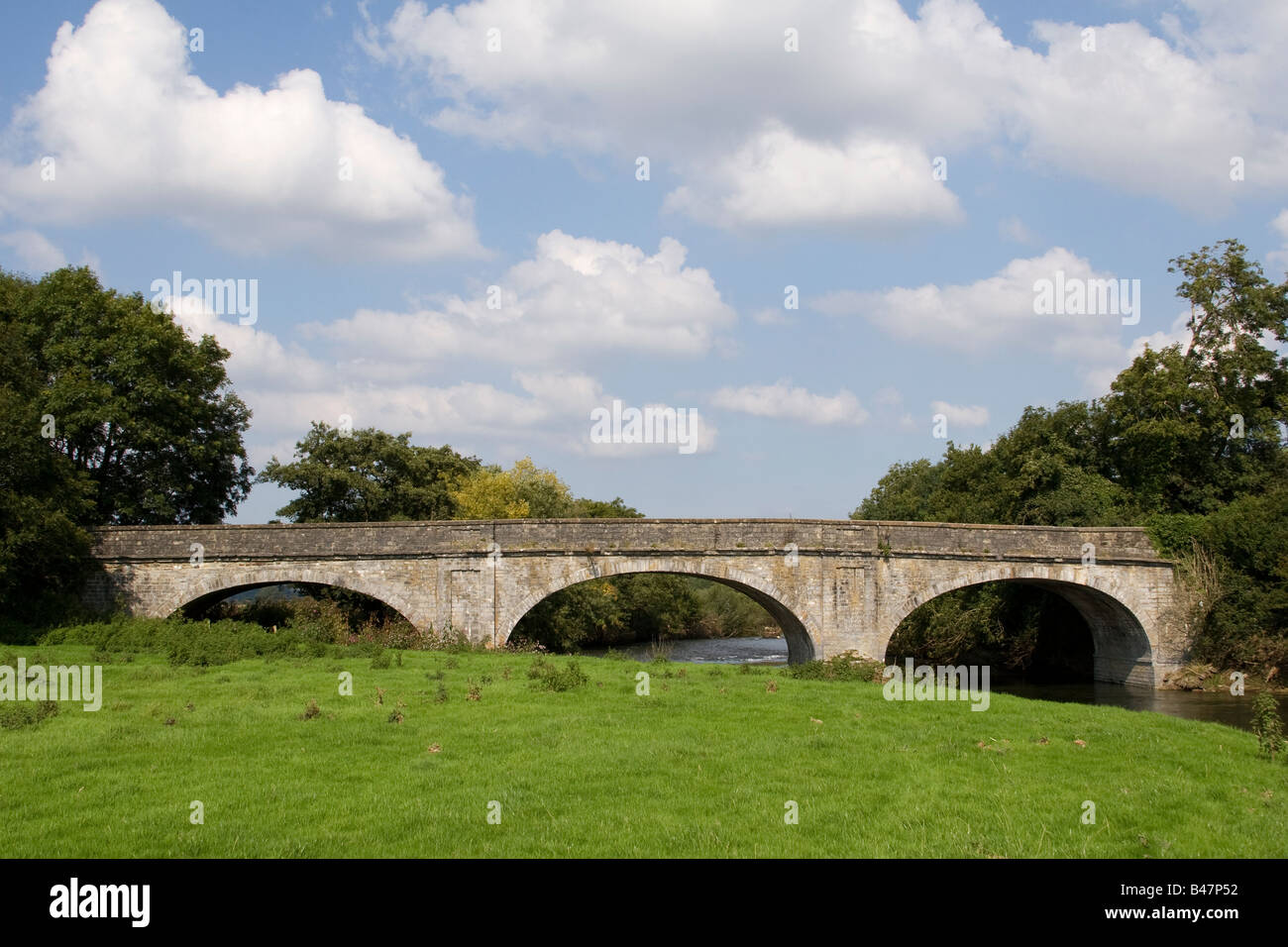 Devon river bridge trees hi-res stock photography and images - Alamy