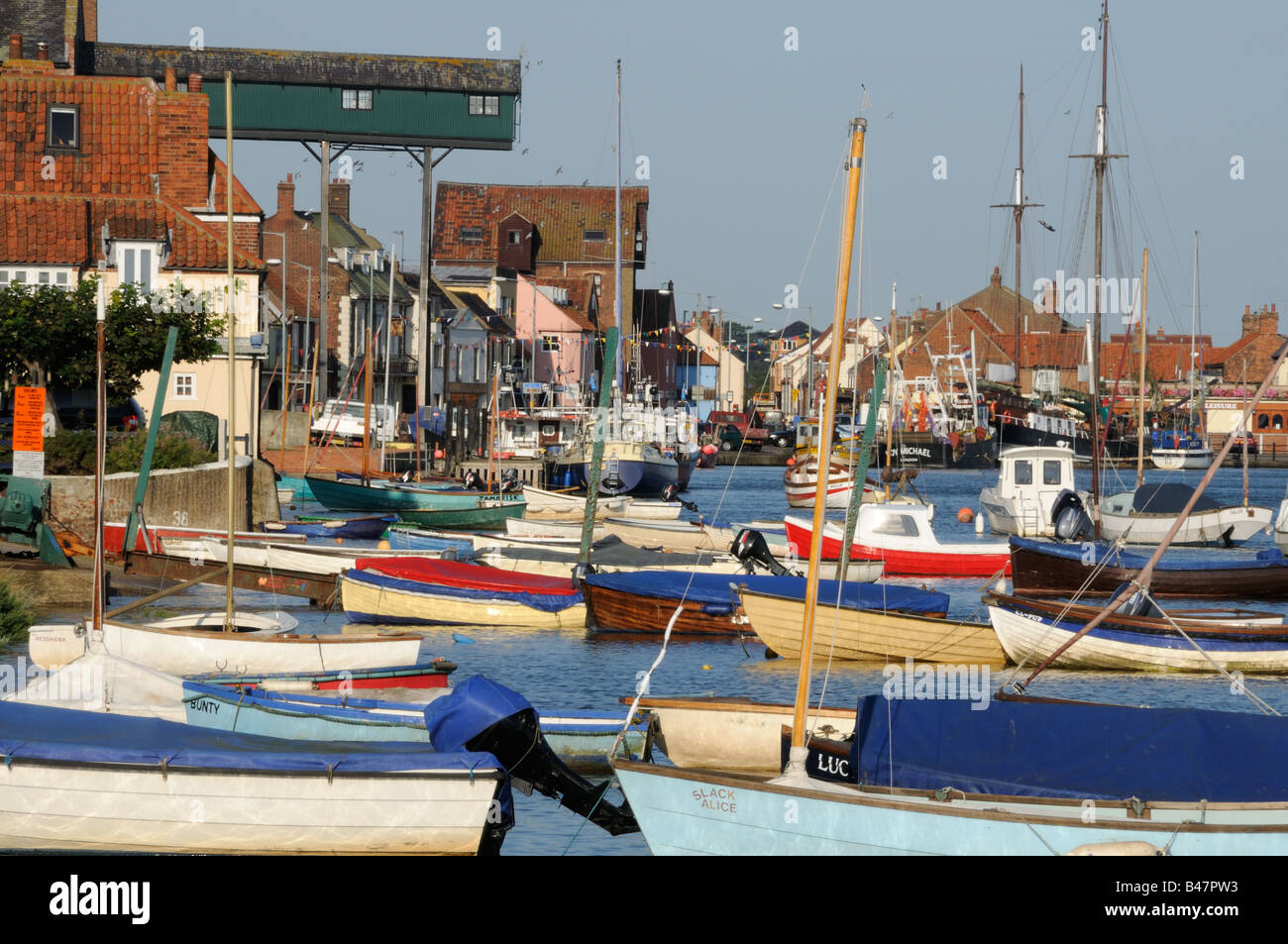 Harbour high tide hi-res stock photography and images - Alamy