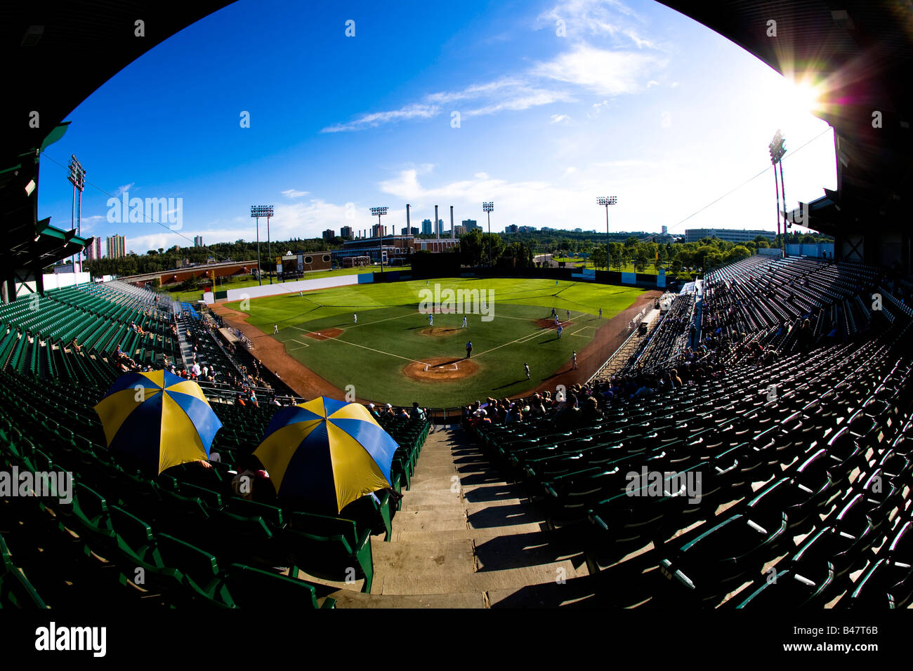 Stadium wide angle crowd hi-res stock photography and images - Alamy