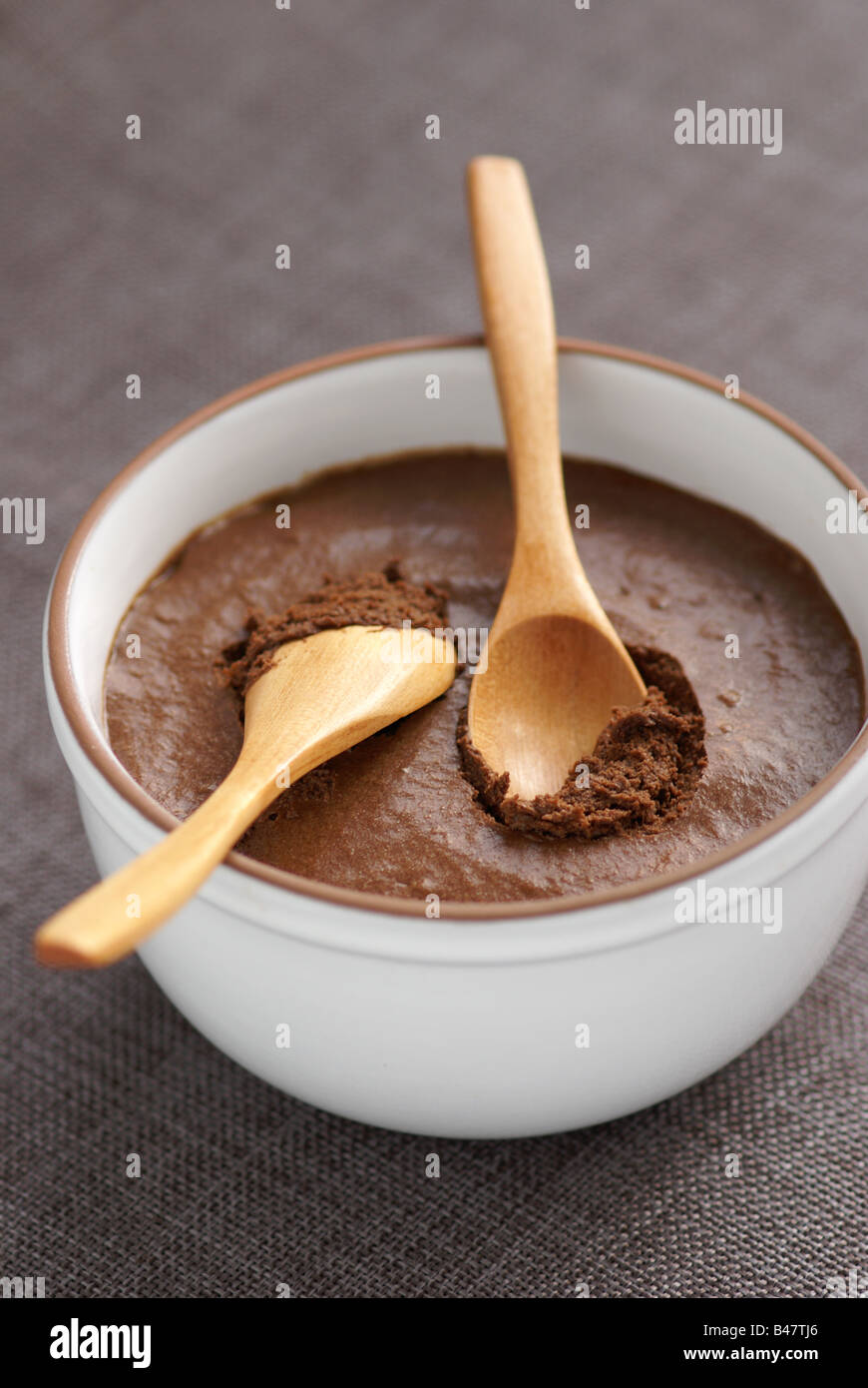 Two spoons hi-res stock photography and images - Alamy