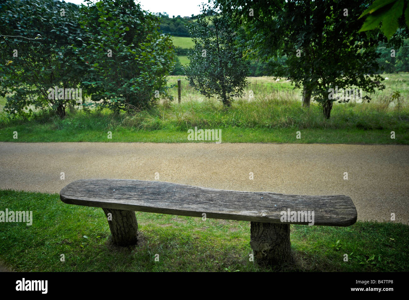 Bench english countryside hi-res stock photography and images - Alamy
